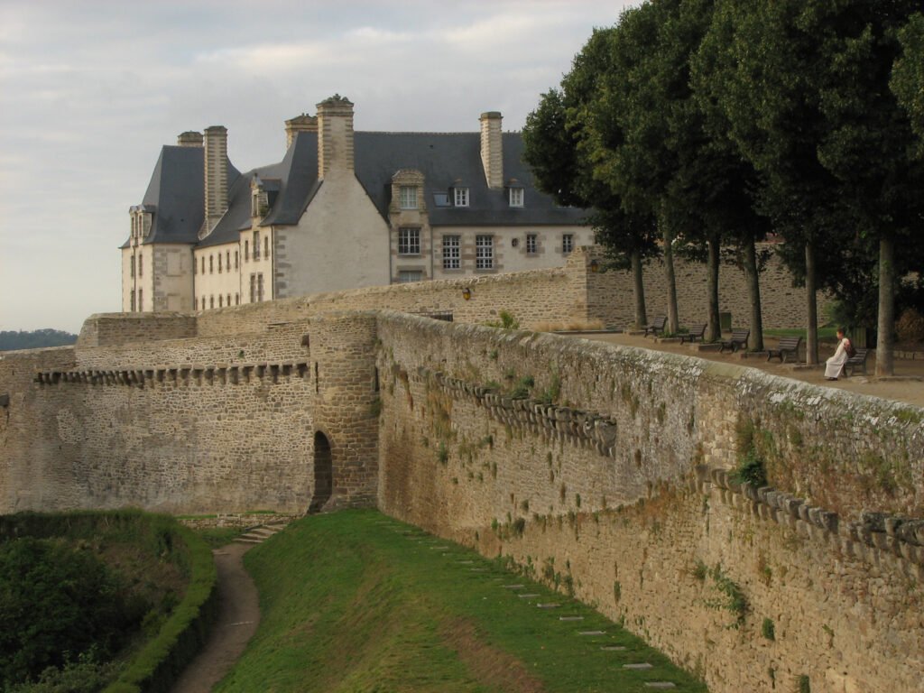 Les Remparts - dinan-tourisme.fr